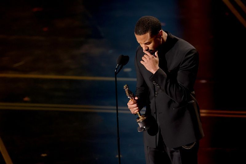 Michael B. Jordan Celebra Vitória Histórica no Oscar 2026 - Andradina ...